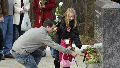 Families remember those lost in crash of Flight 5481 | wcnc.com