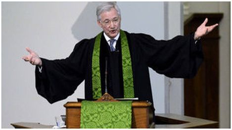 Shoemaker resigning as Myers Park Baptist pastor | wcnc.com