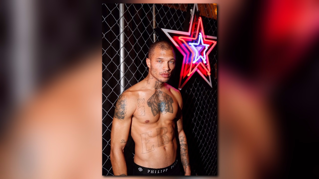 Photos: "Hot convict" makes runway debut | 9news.com