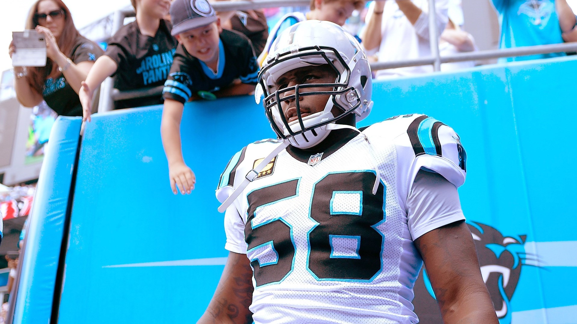 Thomas Davis signs extension with Panthers | wcnc.com