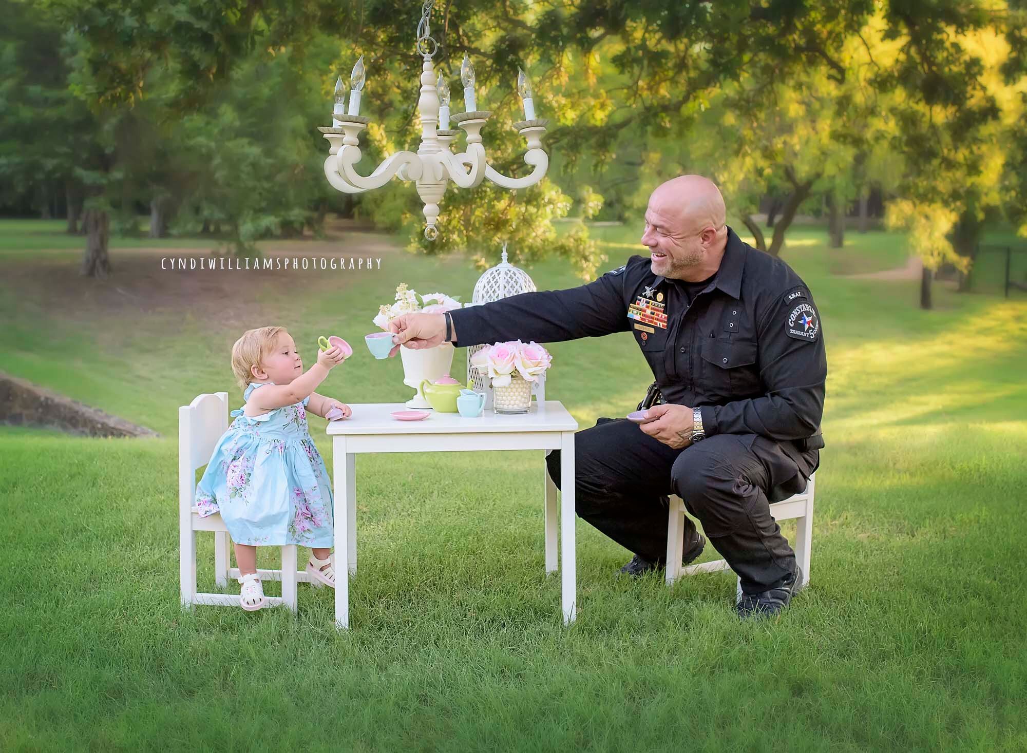 Cop attends tea party to celebrate first birthday of girl he helped ...